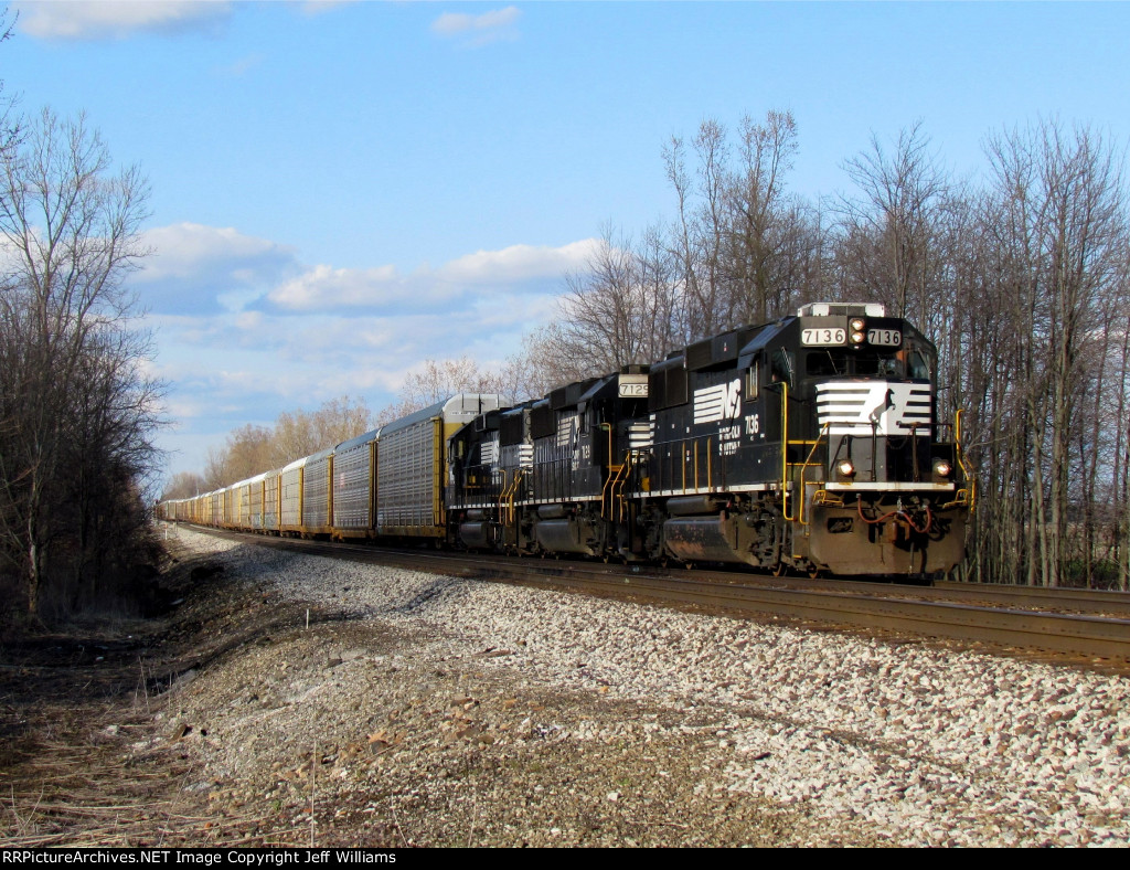 NS 7136 Westbound